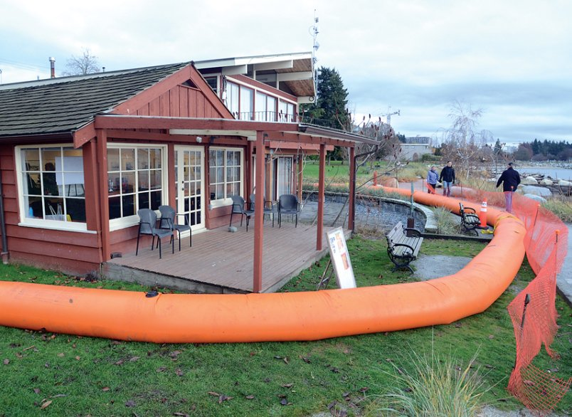 Temporary Water Dam for Flood Control - Buy inflatable flood barrier ...